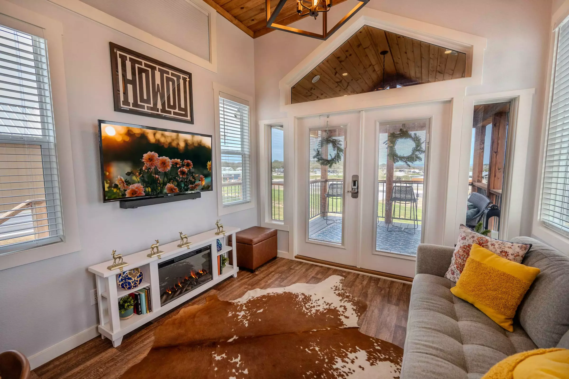 Tiny Home FF 186 - 1 bedroom Accommodation in Fredericksburg | Firefly ...